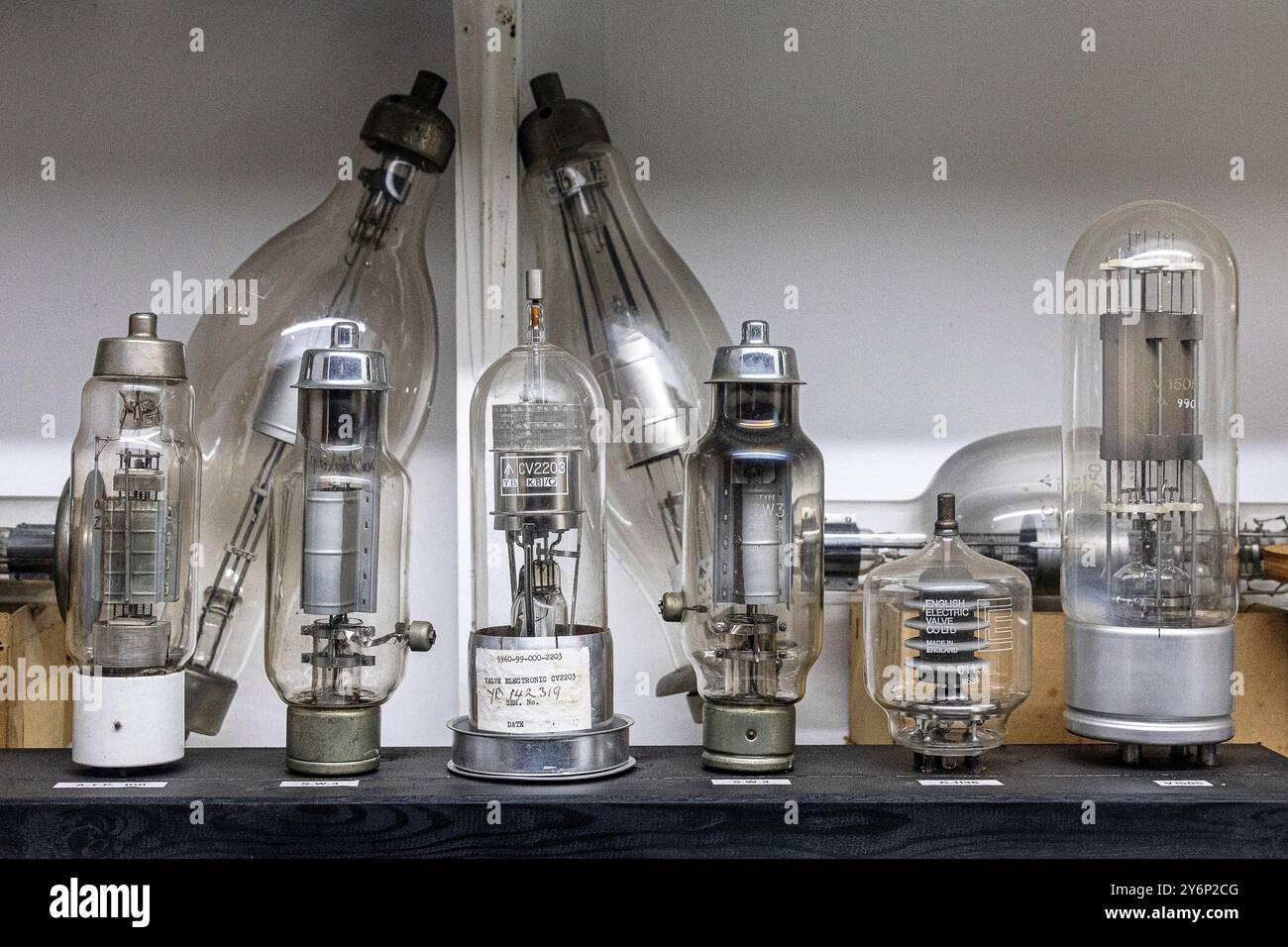 Radio valves hi-res stock photography and images - Alamy