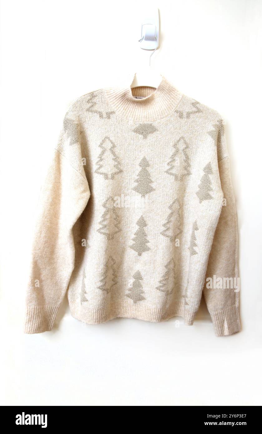 Tree with jumper hi-res stock photography and images - Alamy