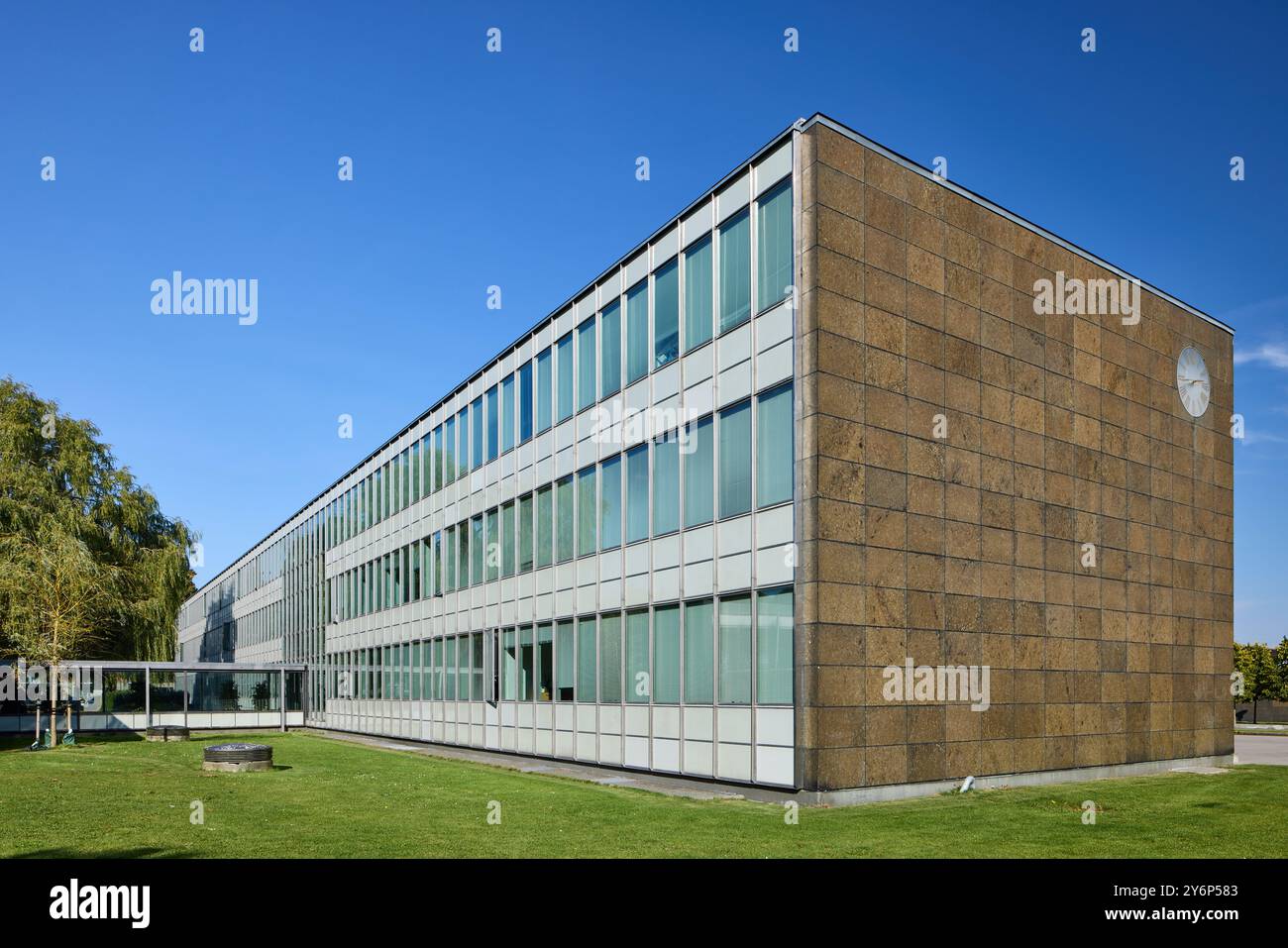 Rødovre Rådhus (Rødovre Town Hall), designed by Arne Jacobsen, 1956 ...