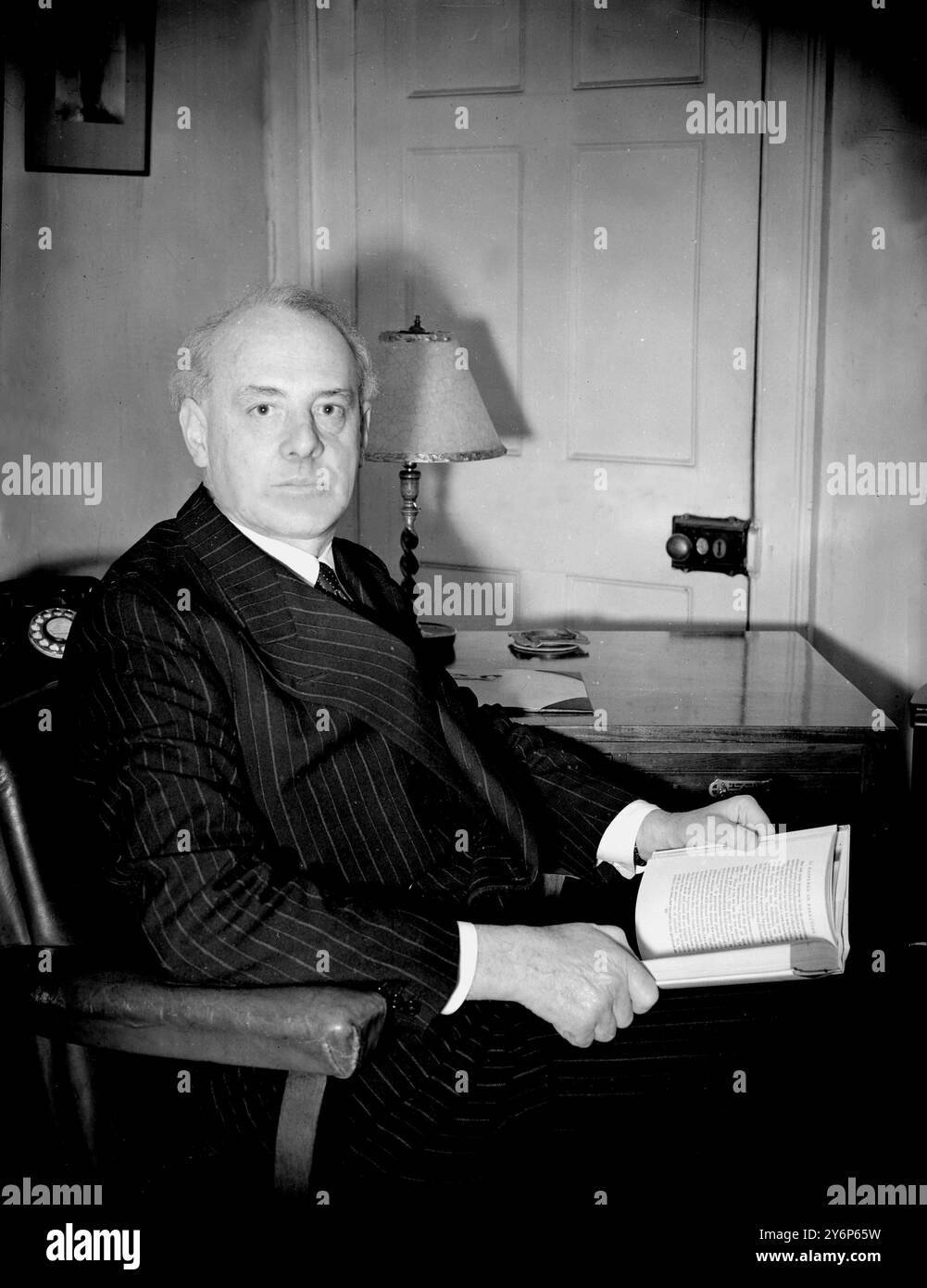 Dr leslie weatherhead Black and White Stock Photos & Images - Alamy