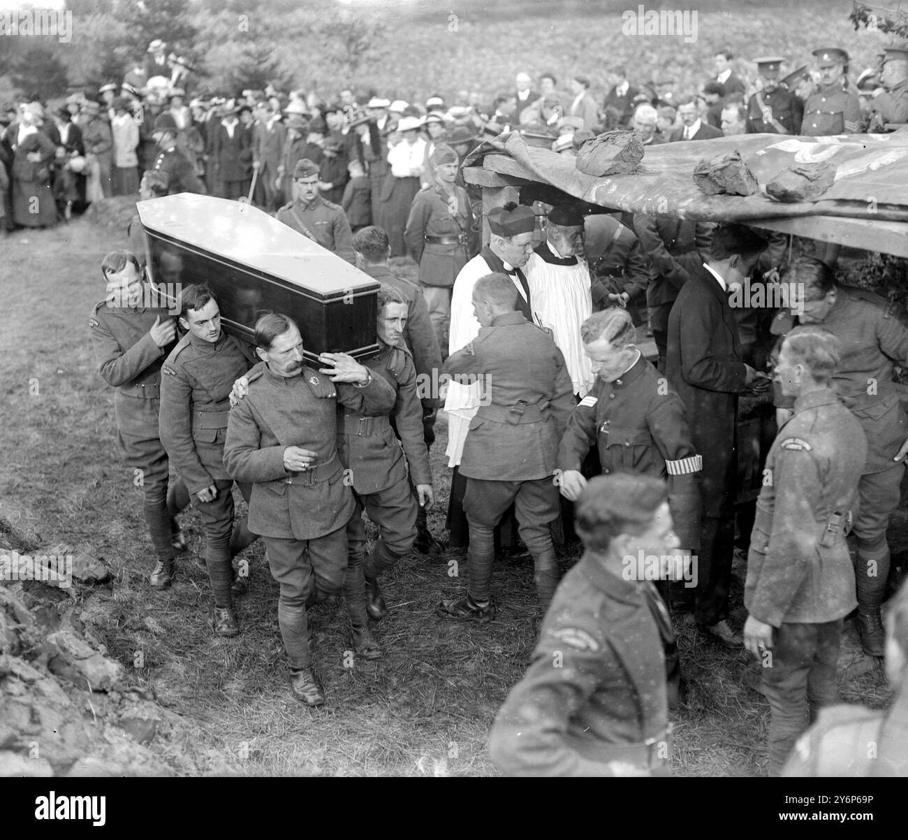 The funeral of the Zeppelin Crew at Potters Bar Stock Photo - Alamy