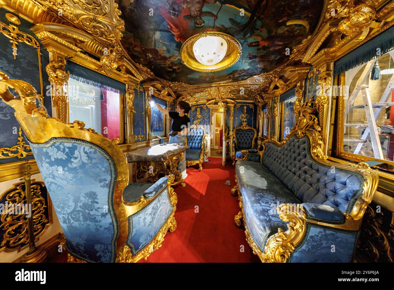 Royal saloon train hi-res stock photography and images - Alamy