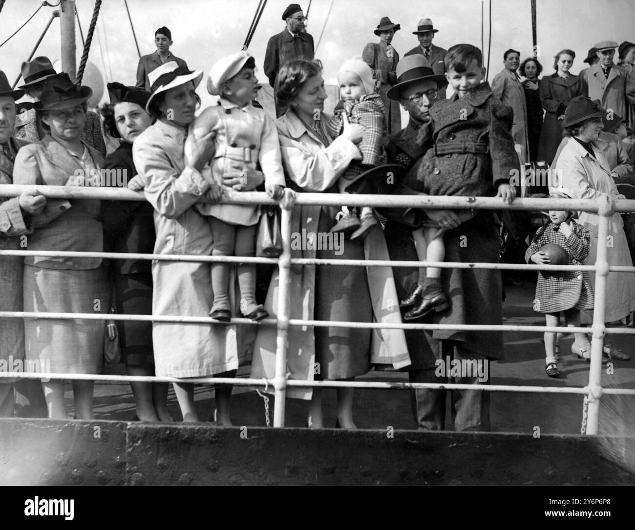 German Jewish Refugees arrive on the liner Rakotis 1939 Southampton ... German Jewish Refugees arrive on the liner Rakotis 1939 Southampton ...