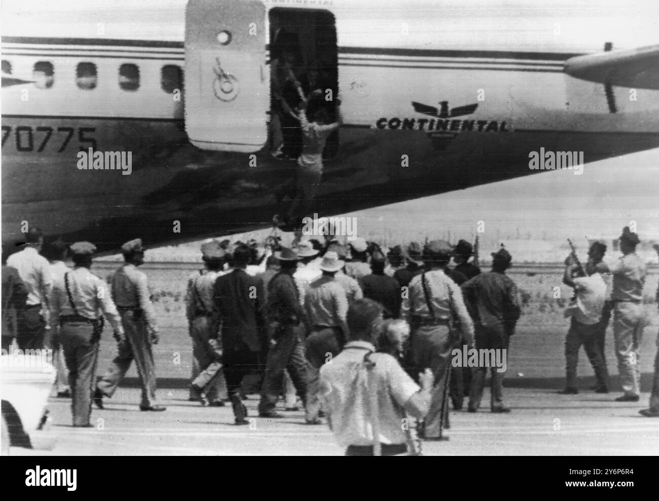 El Paso, Texas: Police brandish machine guns (note man at right) as ...