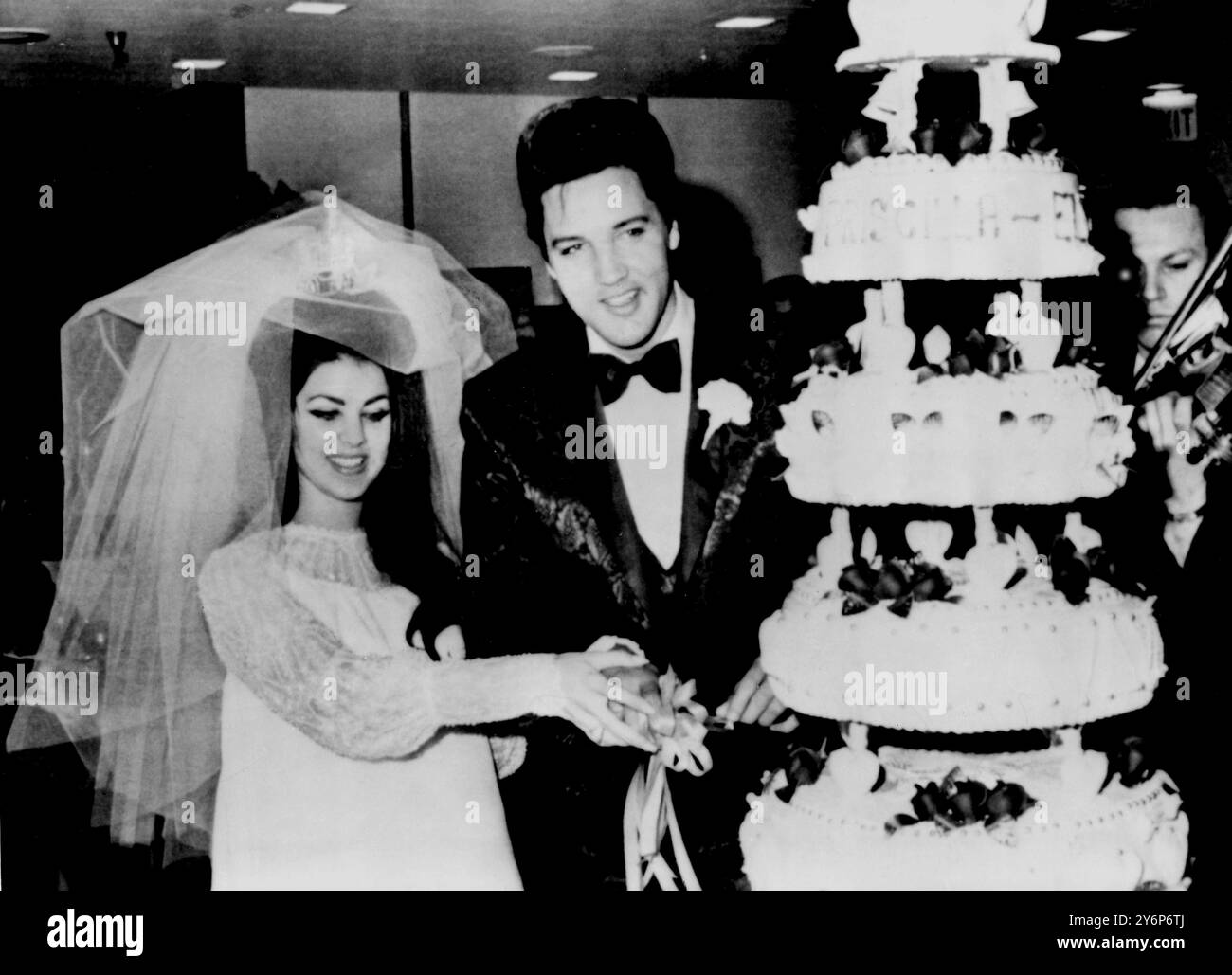 Elvis presley 1959 hi-res stock photography and images - Alamy