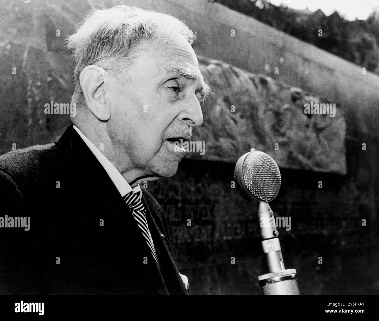 East German atomic scientist and Nobel Prize winner Professor Dr. Otto ...