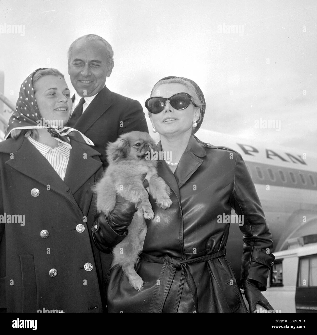 Hungarian born movie star Zsa Zsa Gabor clutches her pet pekinese Mrs ...