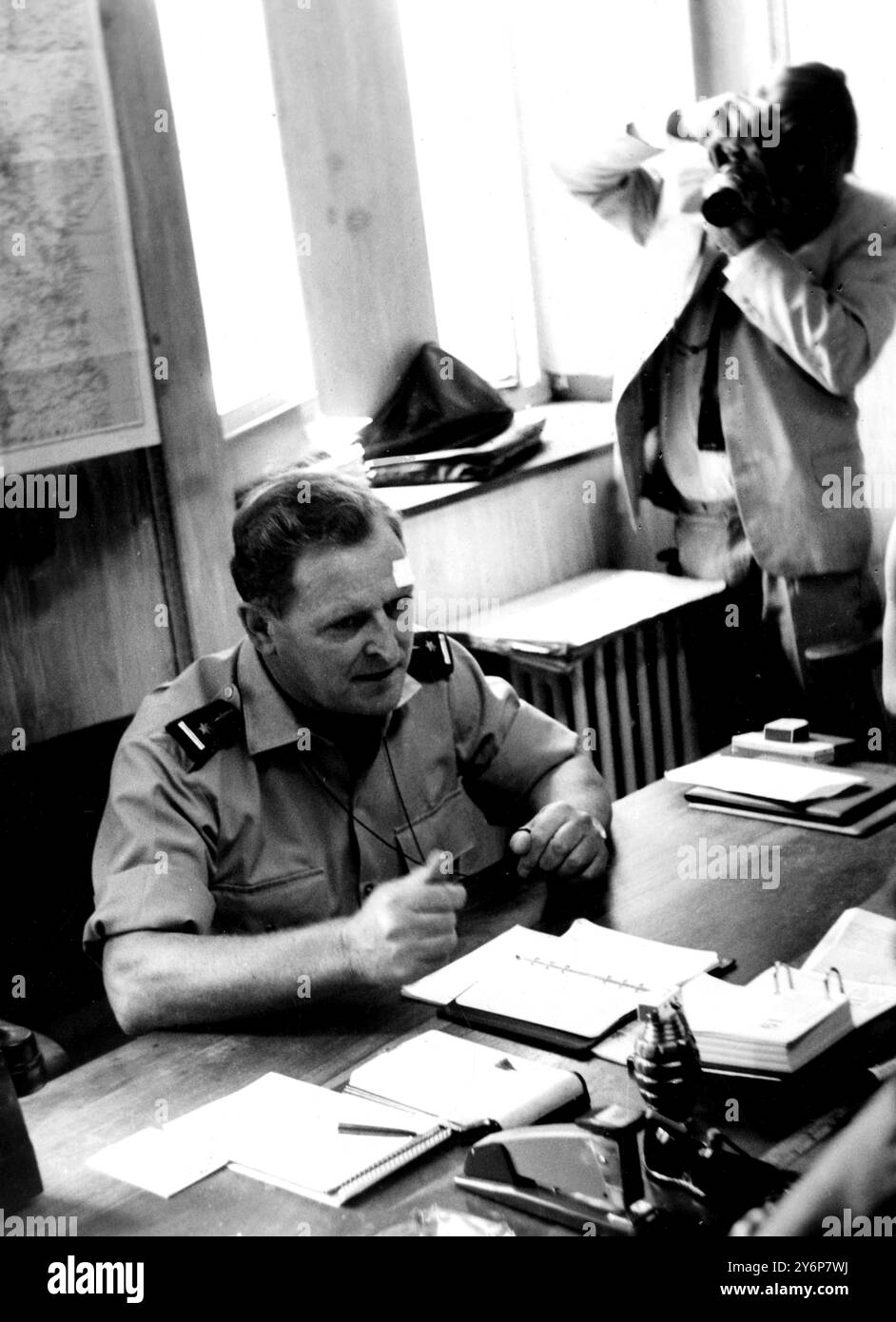 "Mad" Major Mike Hoare leader of the Congo mercenaries at a press ...