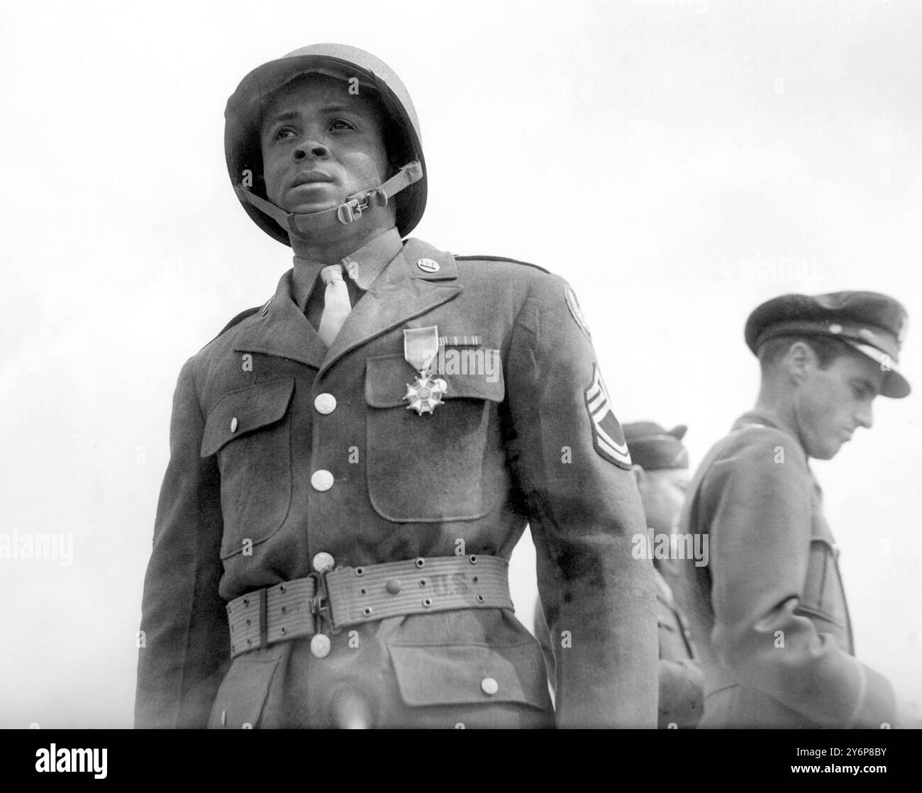 T/Sgt Lawrence Hardy receives the Legion of Merit after the building of ...
