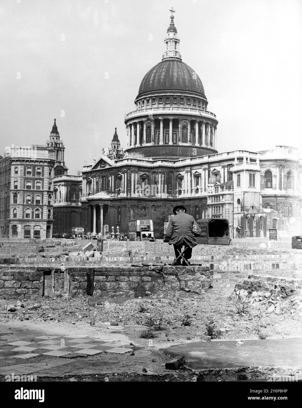 St Paul's Cathedral - clear view after Blitz with gardens in ruins in ...