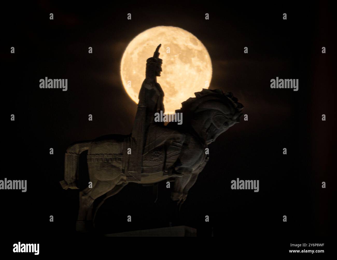 Full moon over the statue of King of Georgia Vakhtang Gorgasali in ...