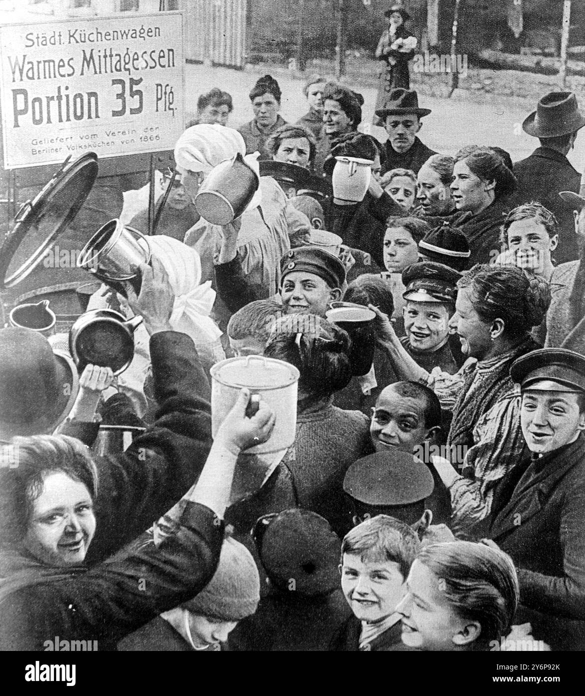 World war one dinner hi-res stock photography and images - Alamy