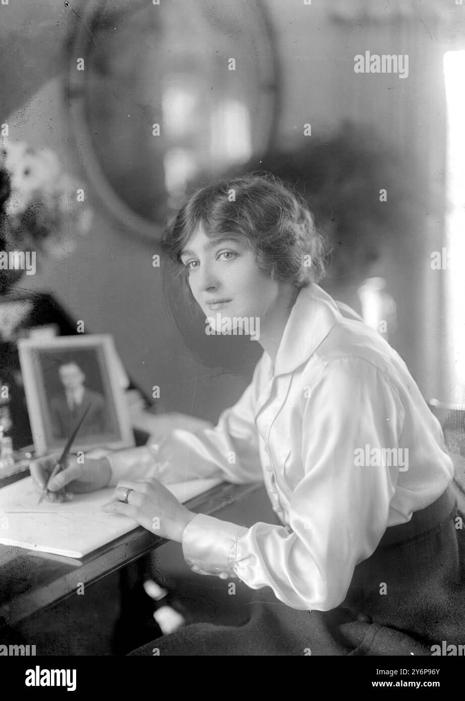 Miss lily elsie hi-res stock photography and images - Alamy