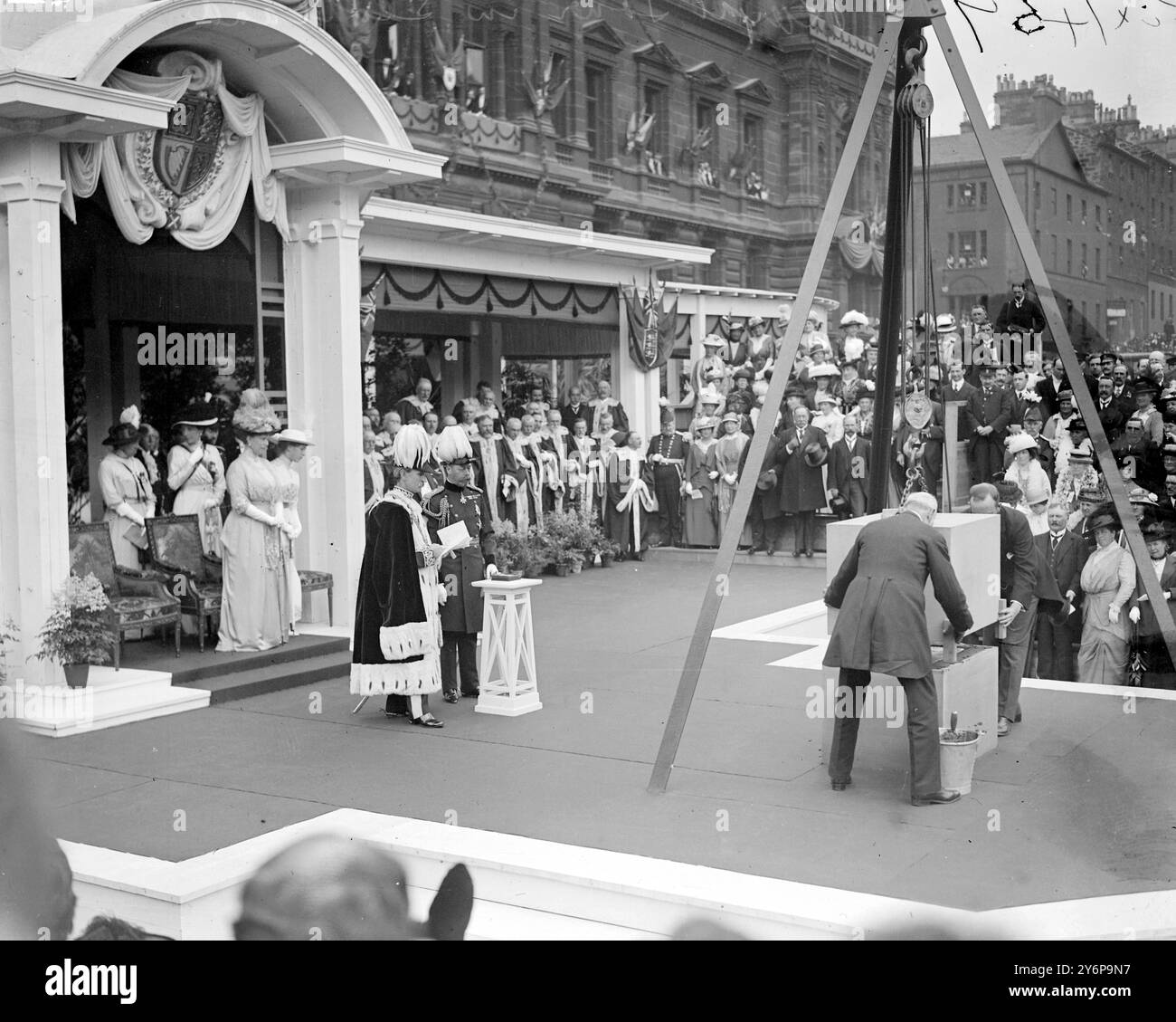 King laying foundation stone hi-res stock photography and images - Alamy