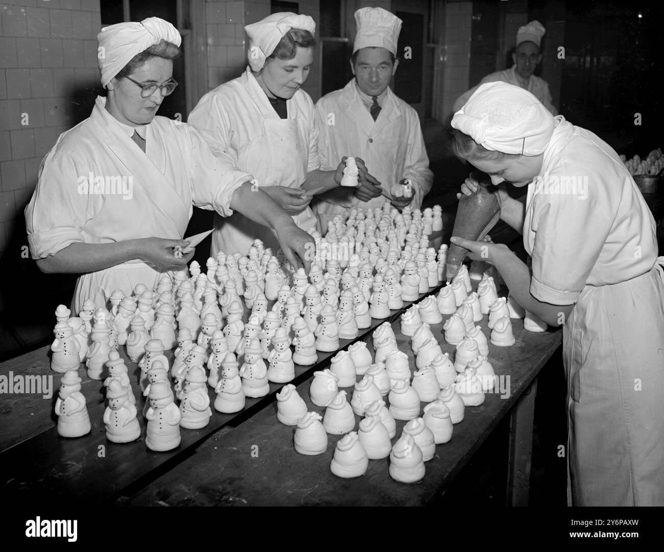 MERINGUE SNOWMEN FOR CHRISTMAS The meringue snowmen, a new line for ...