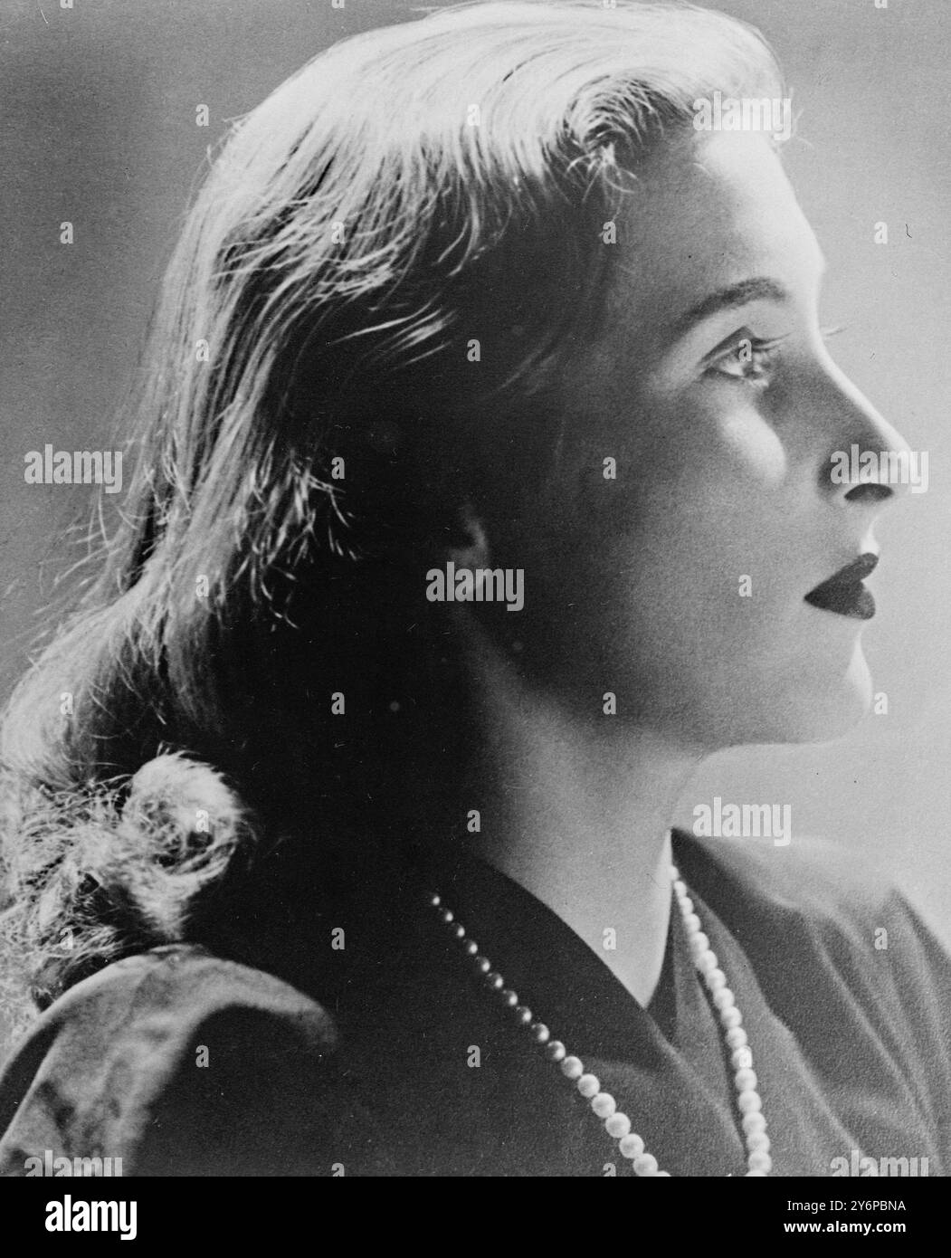 TO MARRY PEER'S HEIR Pictured here is Mrs.Ann Lindsay Bullard, only ...