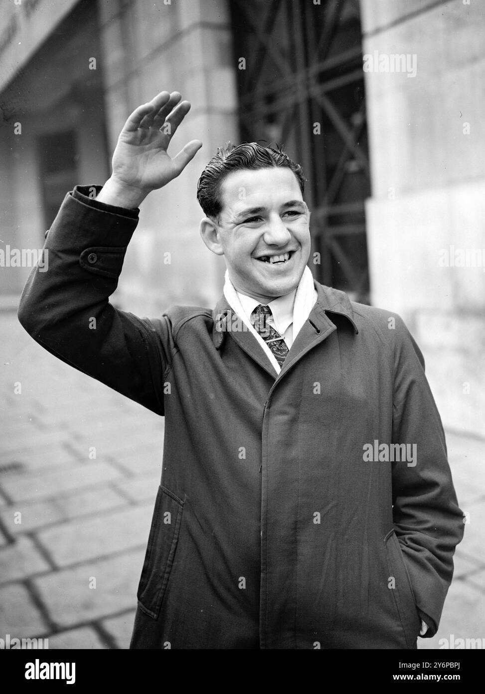 ' UNDERGROUND ' BOXER GOES BY AIR Pictured at Airways terminal, London ...