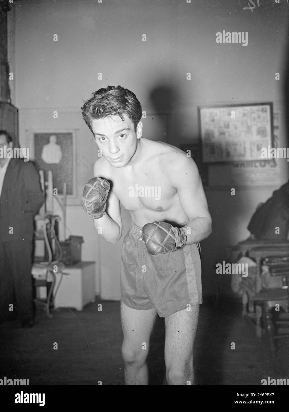 Lightweight boxer hi-res stock photography and images - Alamy