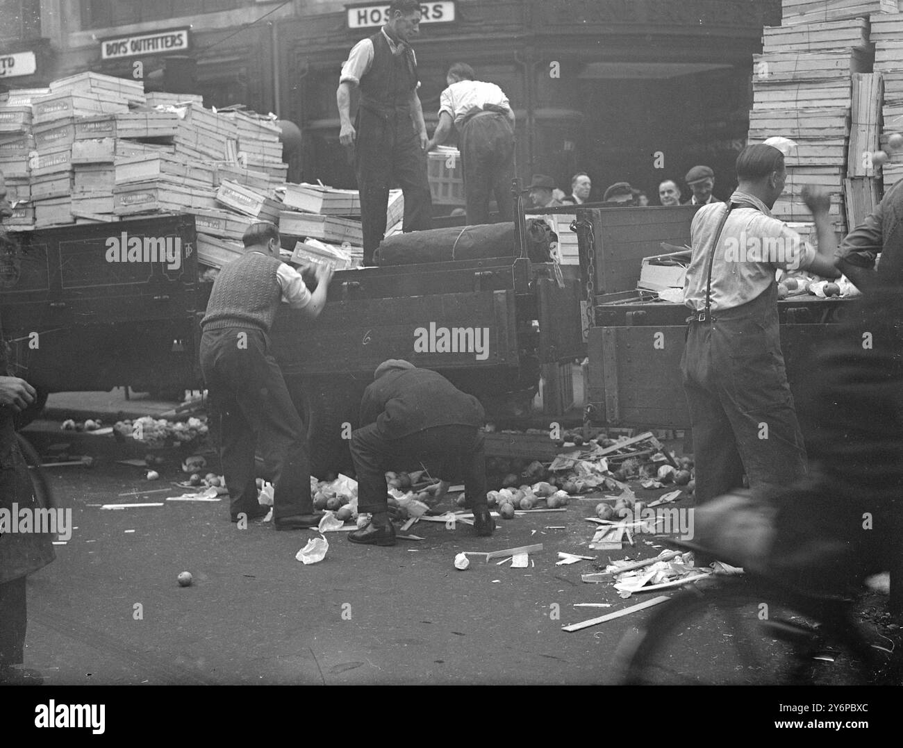 Market strand Black and White Stock Photos & Images - Alamy