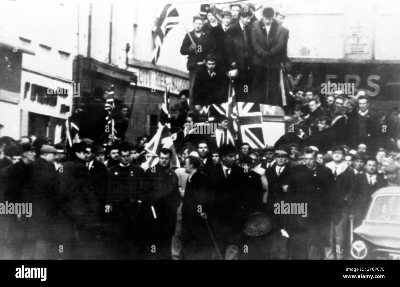 The Rev Ian Paisley ( bareheaded right ) marching at the front of his ...
