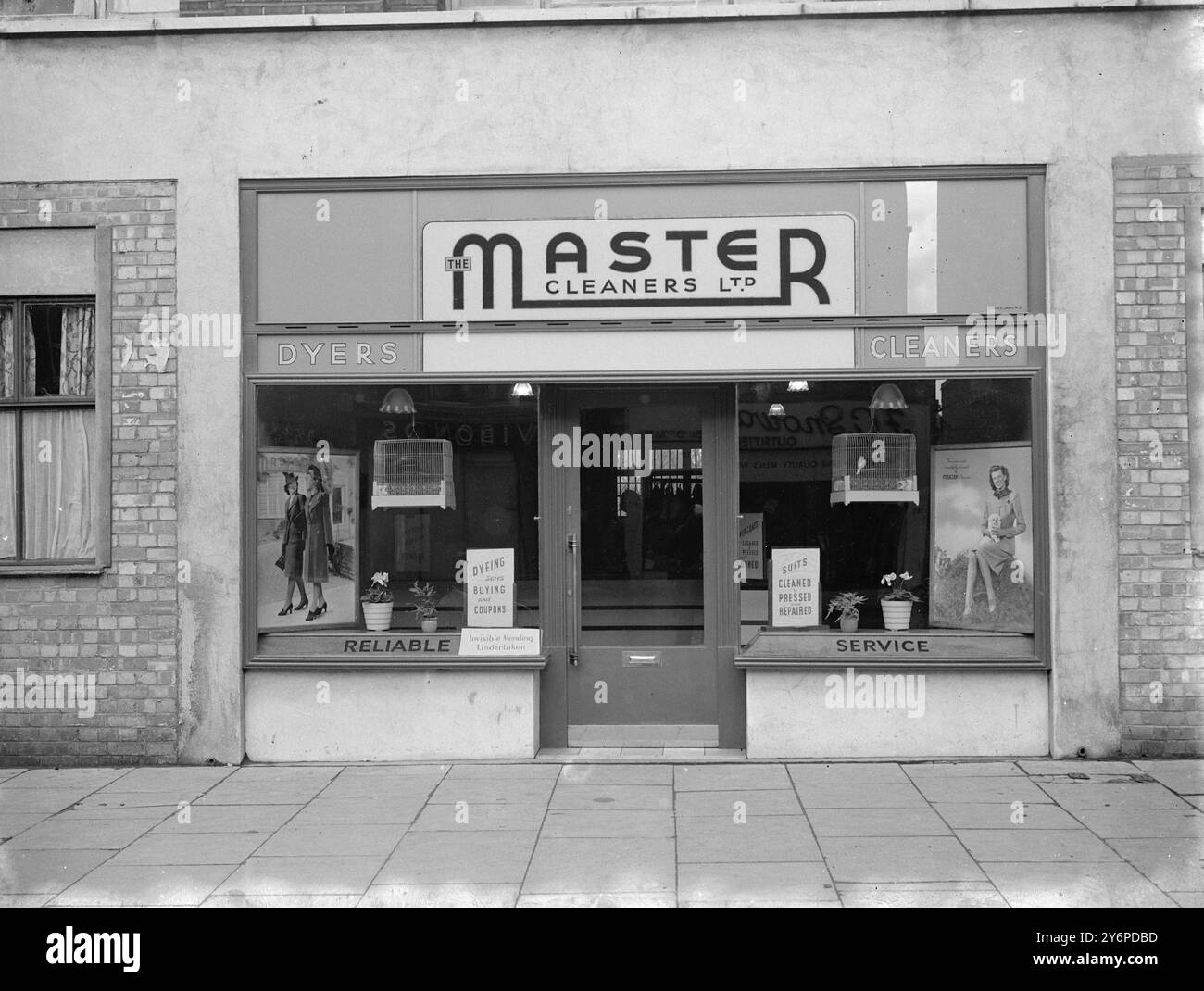 Exterior dry cleaners sign hi-res stock photography and images - Alamy