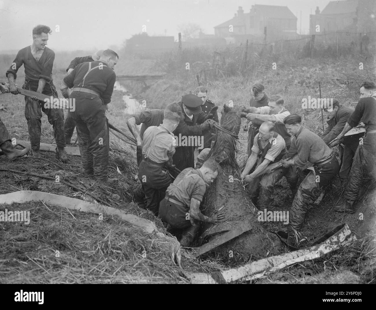 Ditch houses Black and White Stock Photos & Images - Alamy