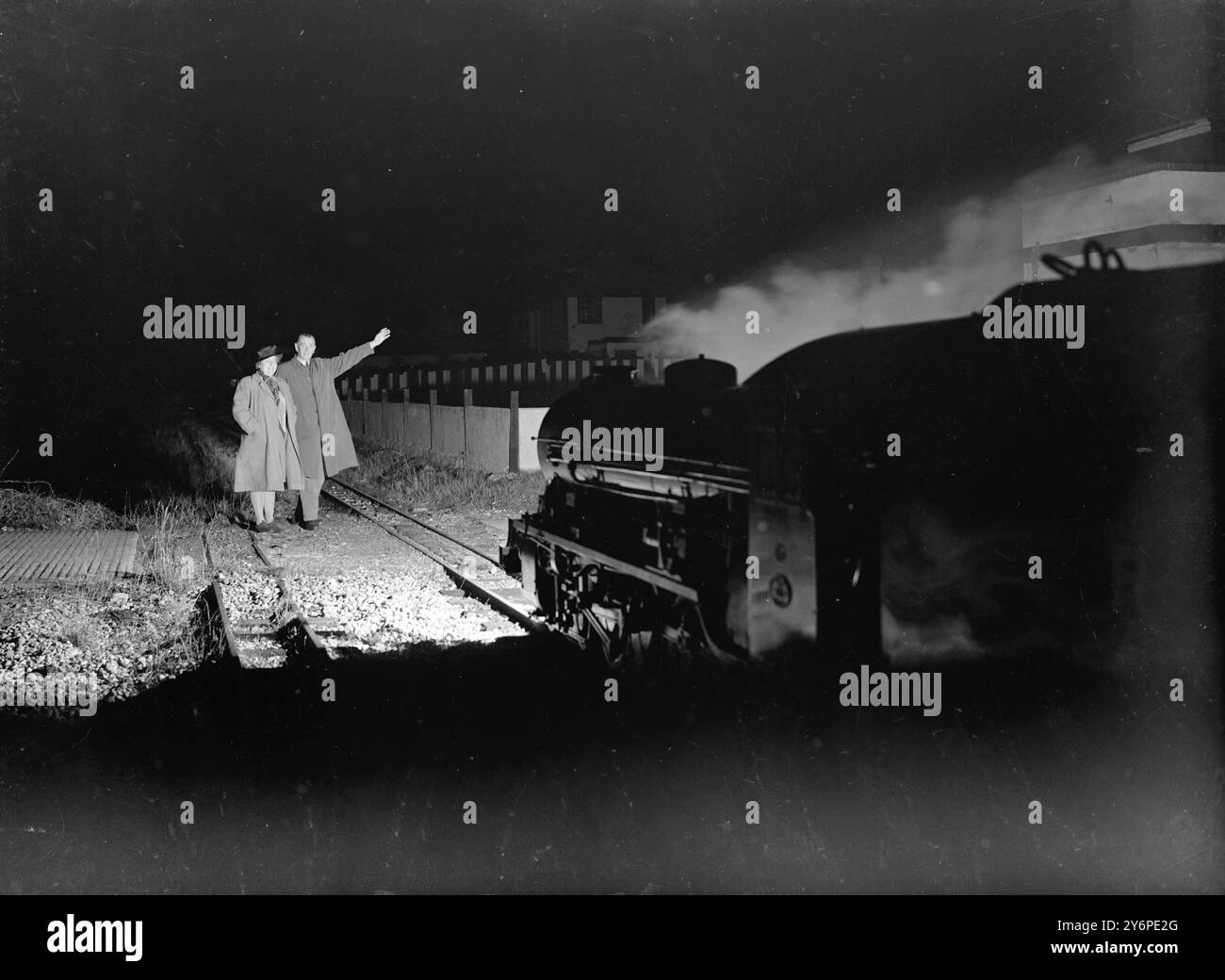 Ww2 woman railway hi-res stock photography and images - Alamy