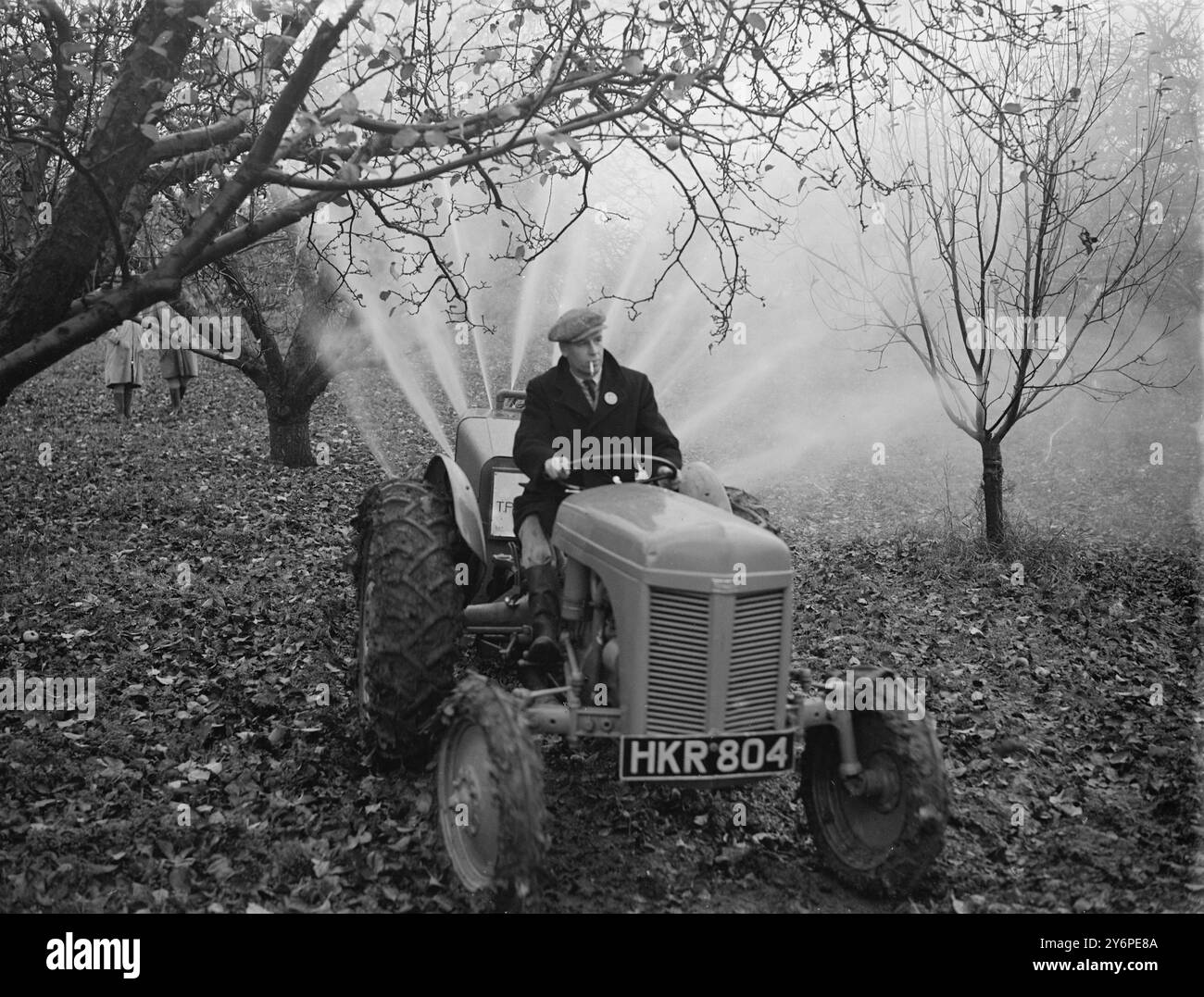 Spraying demo at Ditton Court Farm - East Malling . 1 January 1947 ...