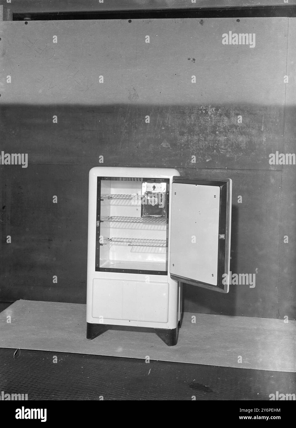 Open door refrigerator Black and White Stock Photos & Images - Alamy