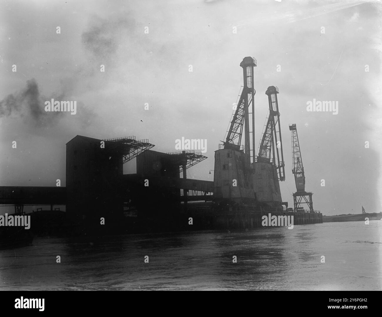 Erith Oil works . 21 June 1947 Stock Photo - Alamy