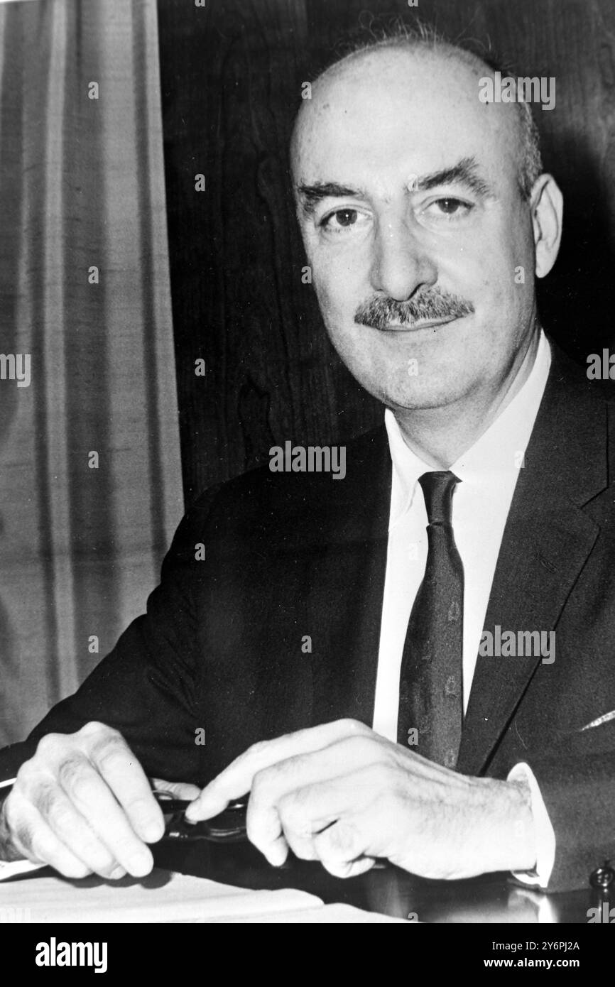 WILLIAM ROYALL TYLER AT HIS DESK ; 24 AUGUST 1962 Stock Photo - Alamy