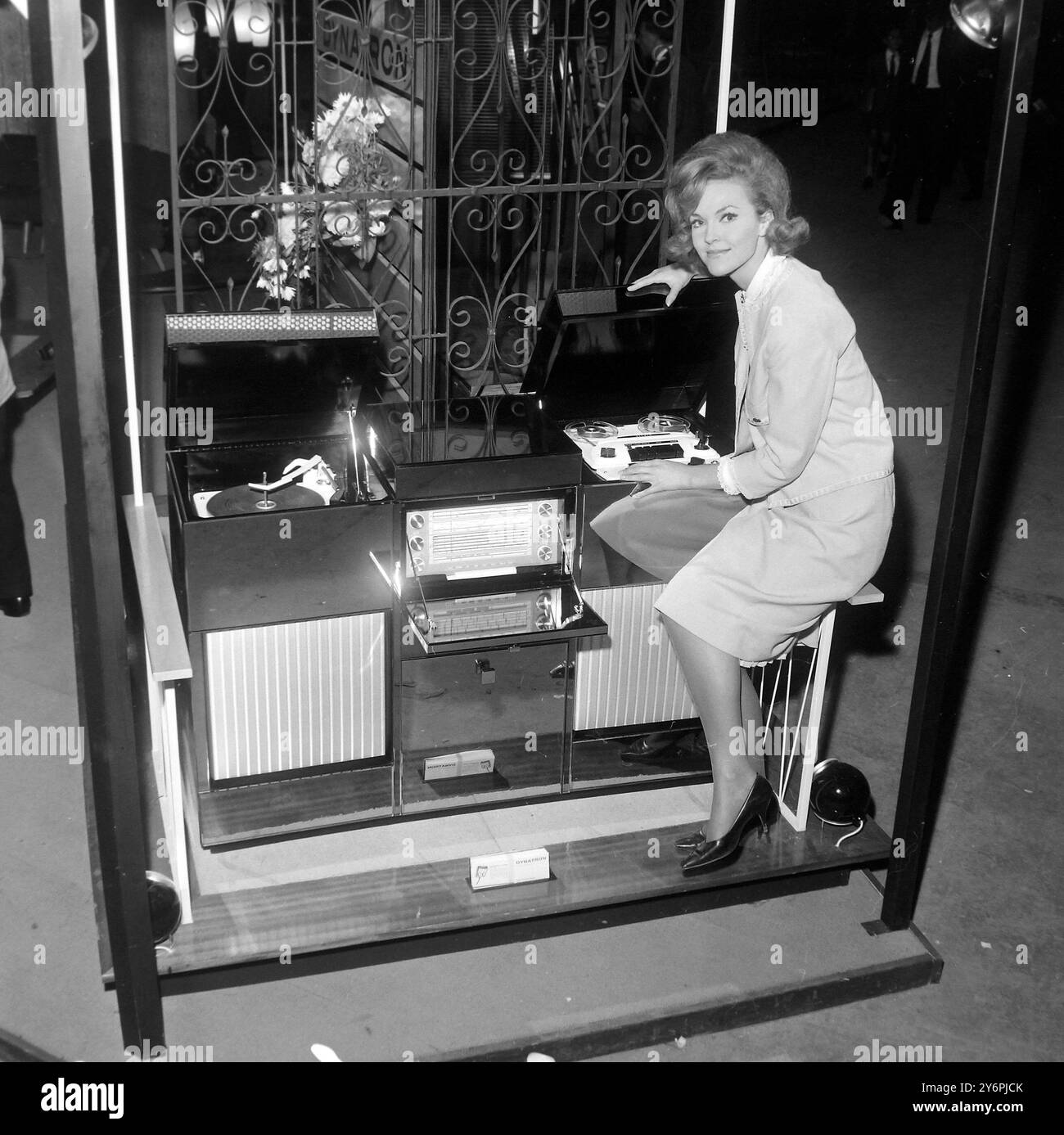 Radiogram black and white hi-res stock photography and images - Alamy