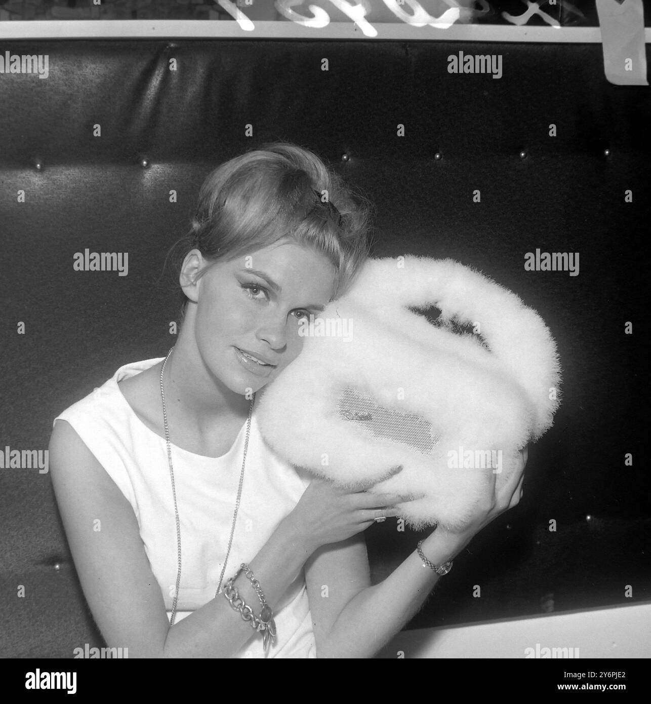 Roberts radio Black and White Stock Photos & Images - Alamy