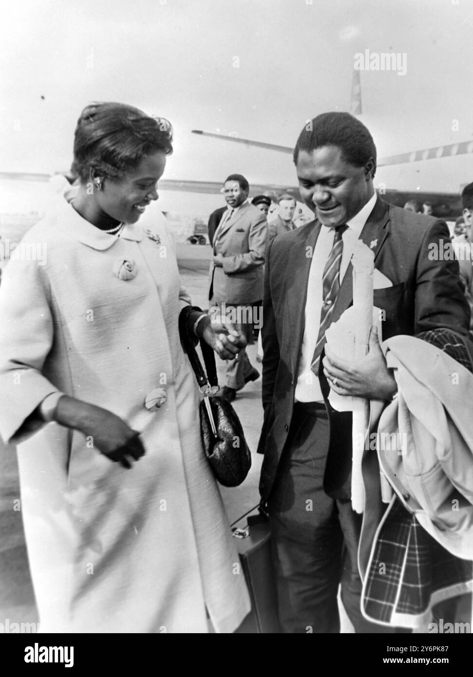 TOM MBOYA AND PAMELA ARRIVE IN NAIROBI / ; 16 AUGUST 1962 Stock Photo ...