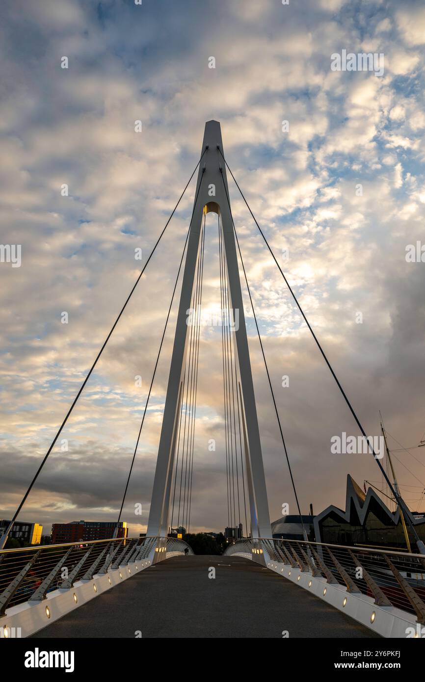 New bridge over the River Clyde between Govan & the River side Museum ...