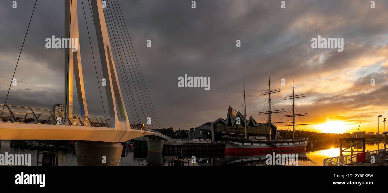 New bridge over the River Clyde between Govan & the River side Museum ...