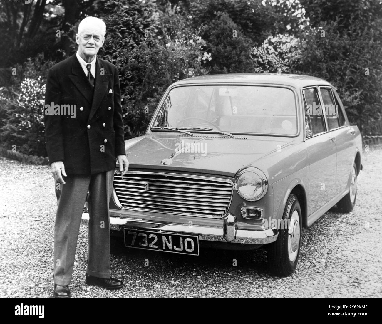 MOTOR CAR MORRIS 1100 WITH LORD NUFFIELD ; 13 AUGUST 1962 Stock Photo ...