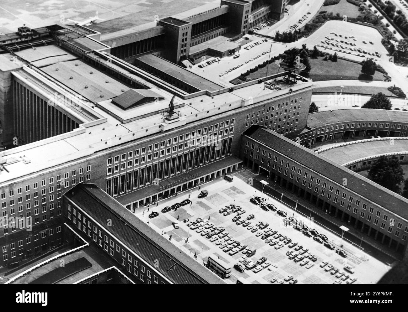 VIEW TERMINAL BUILDING OF TEMPLEHOF AIRPORT BERLIN ; 14 AUGUST 1962 ...