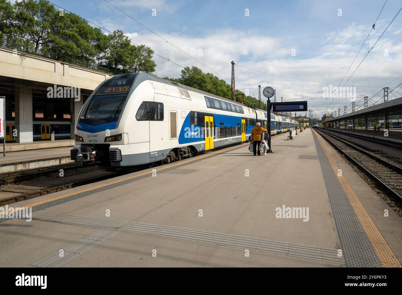 Modern double-decker train at Budapest Nyugati station Stock Photo - Alamy