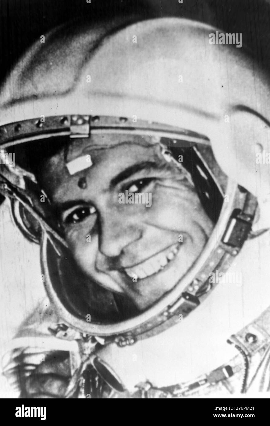Space helmet 1960 hi-res stock photography and images - Alamy