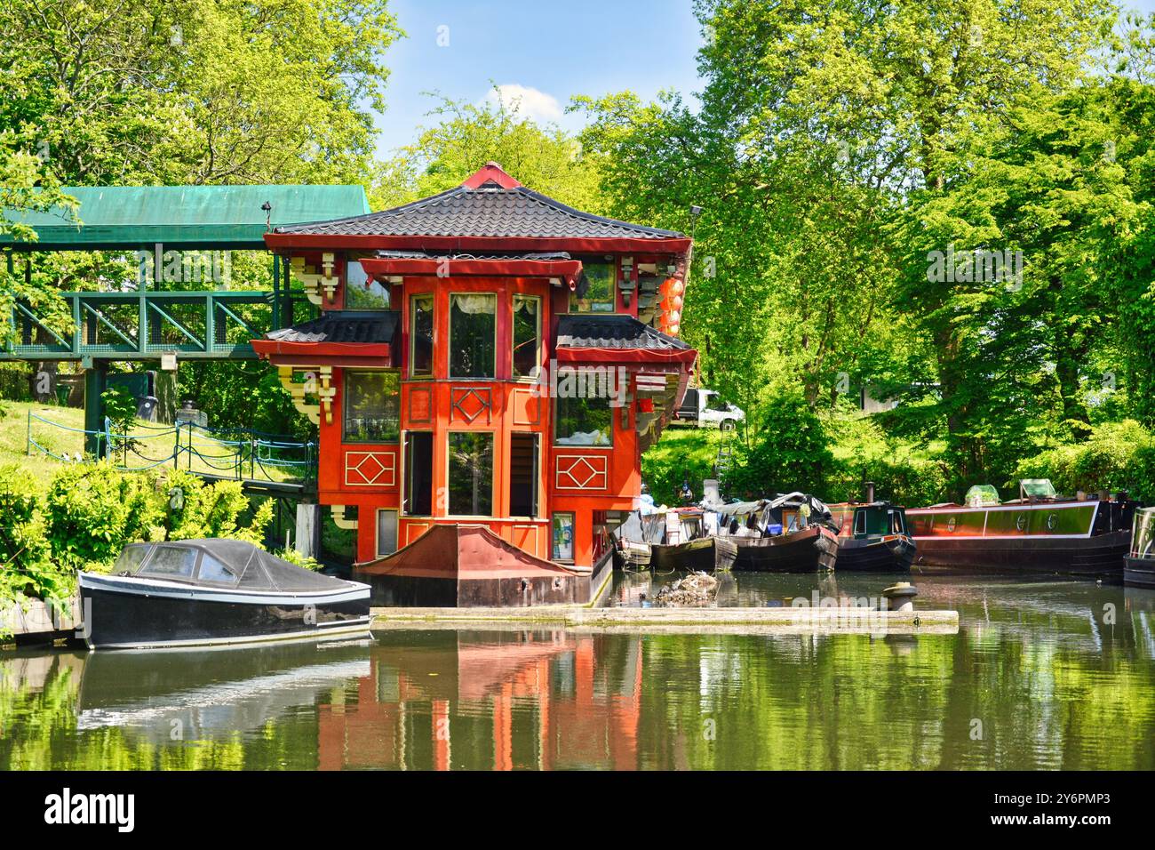 Chinese Structure on Regent's Canal Stock Photo - Alamy