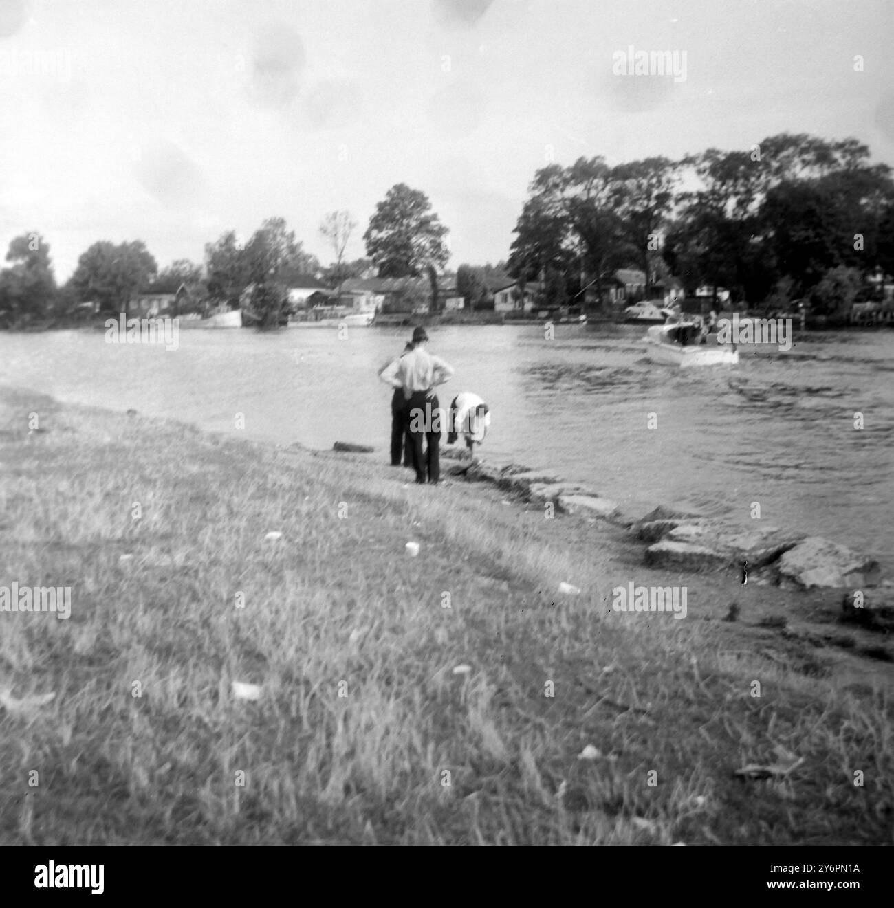 LAW & ORDER BOMBINGS HOME MADE BOMB UNDER BRIDGE IN WALTON ON THAMES ...