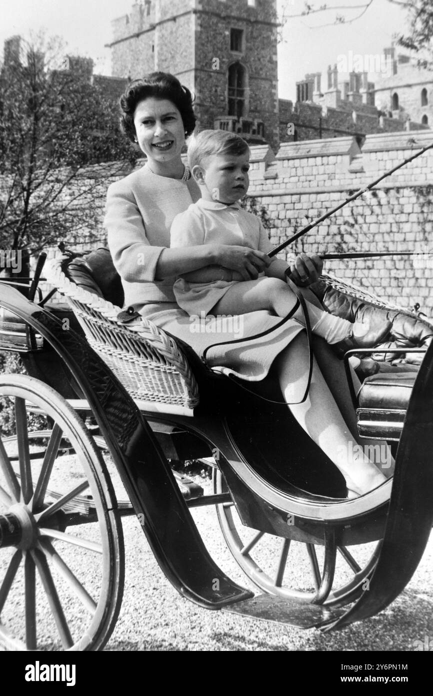 Royalty queen elizabeth ii 1962 hi-res stock photography and images - Alamy