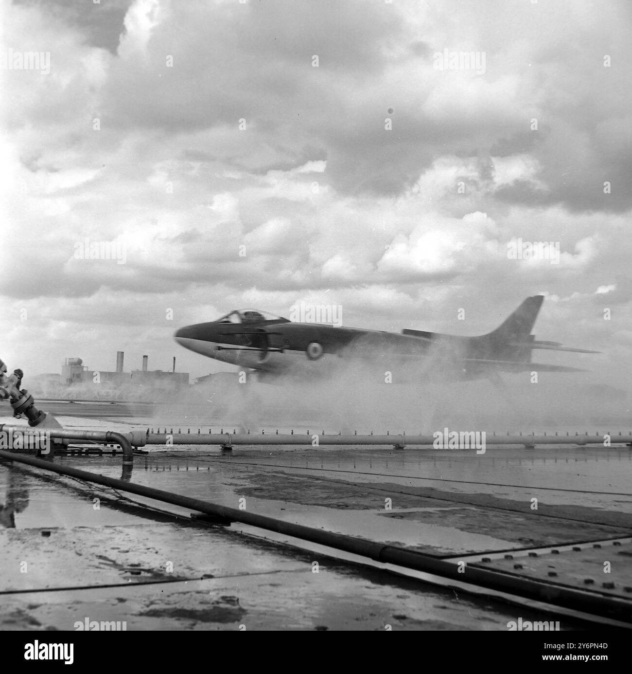 SPRAY TYPE AIRCRAFT IN BEDFORD ; 2 AUGUST 1962 Stock Photo - Alamy