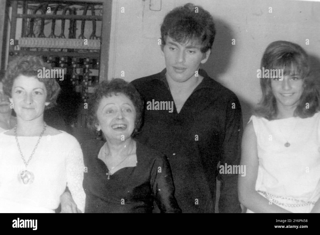 SINGER EDITH PIAF WITH FAMILY, THEO SAPARO AND SISTERS DENISE AND ...