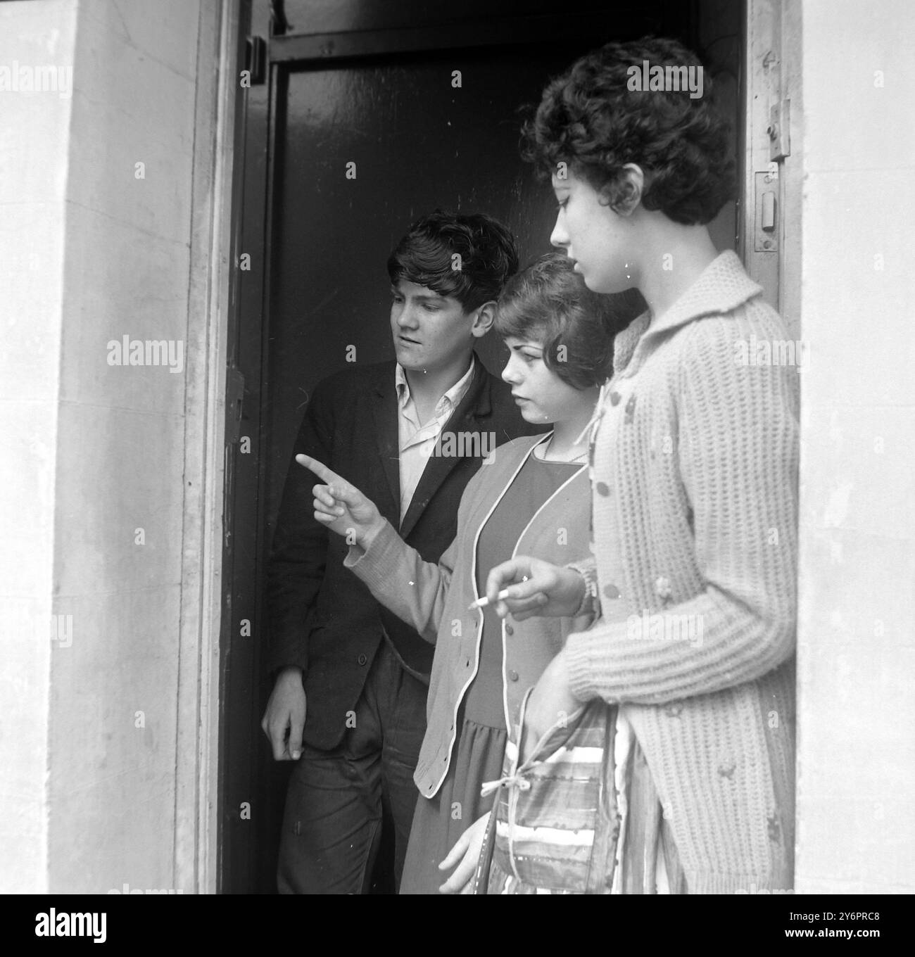 COLIN ROGERS AND SHIRLEY BRYANT IN LONDON / ; 27 JULY 1962 Stock Photo ...
