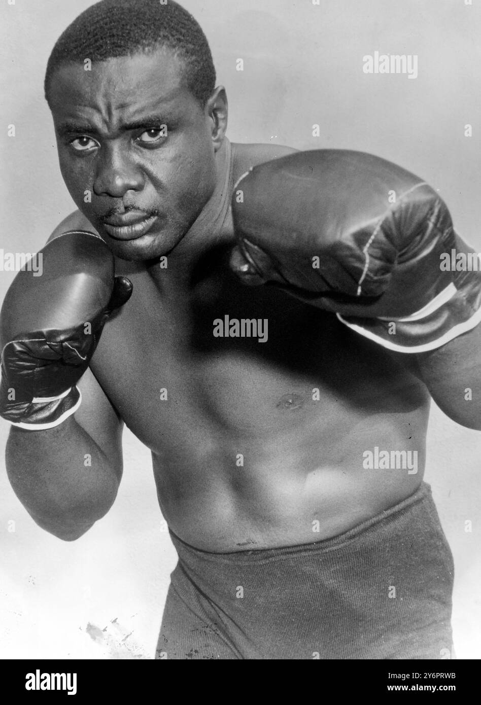 BOXER SONNY LISTON POSES / ; 25 JULY 1962 Stock Photo - Alamy