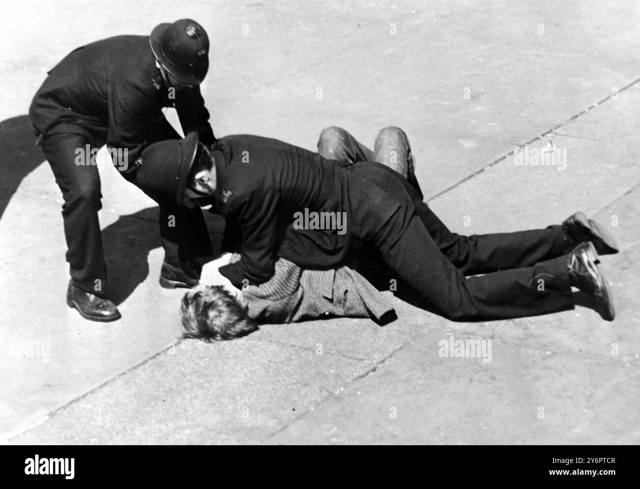 RIOTS TRAFALGAR SQ POLICE PIN DOWN DEMONSTRATOR ; 22 JULY 1962 Stock ...