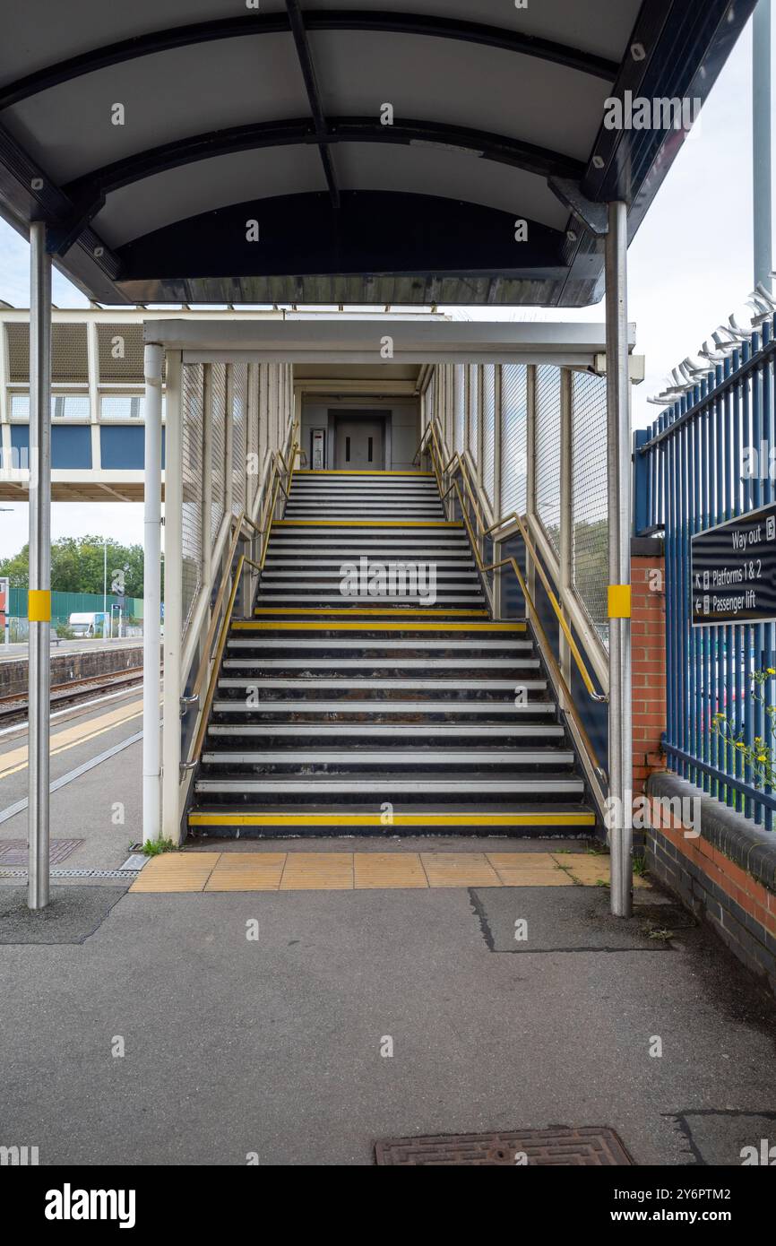 Fareham train station footbridge Stock Photo - Alamy