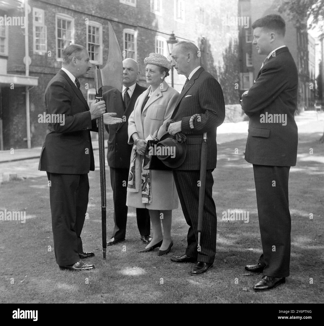 SIR THOMAS BUTLER ADMIRAL J WITRAND AT THE TOWER / ; 20 JULY 1962 Stock ...